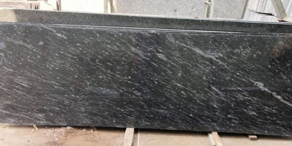 Cầu thang đá đen rừng cổ trắng - Vẻ đẹp từ tự nhiên